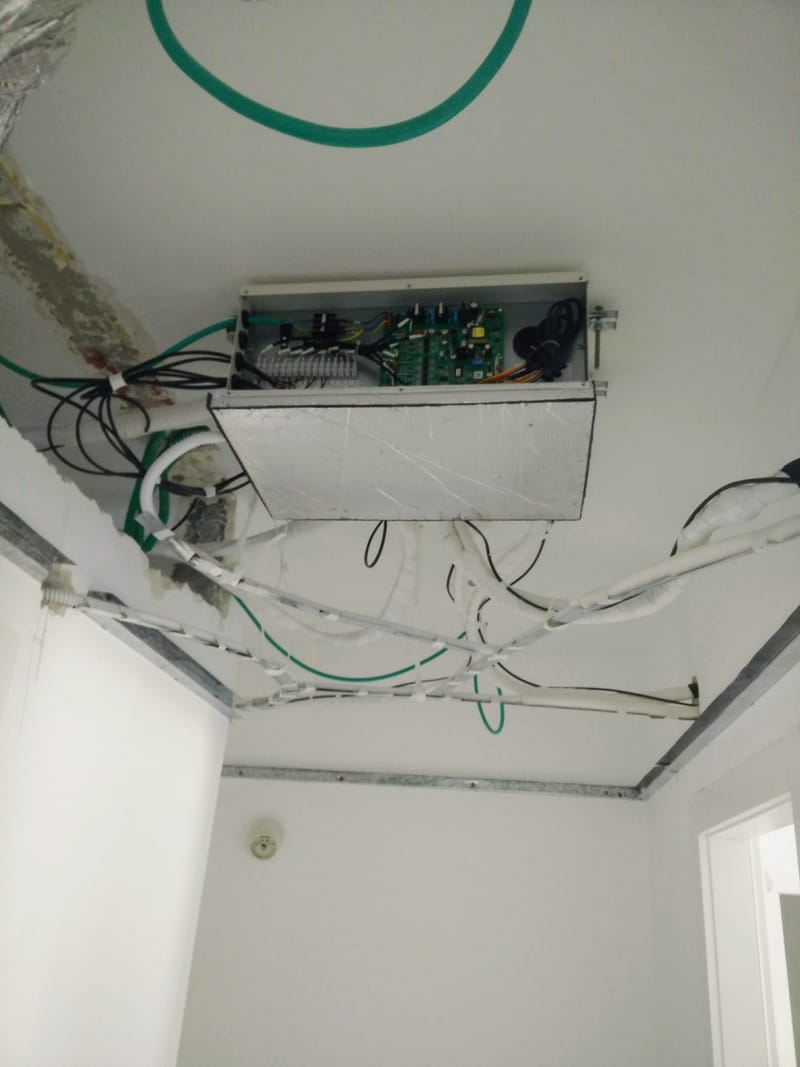 קופסת פיצול של VRF BOX 50 - אדר טק מערכות מיזוג אוויר