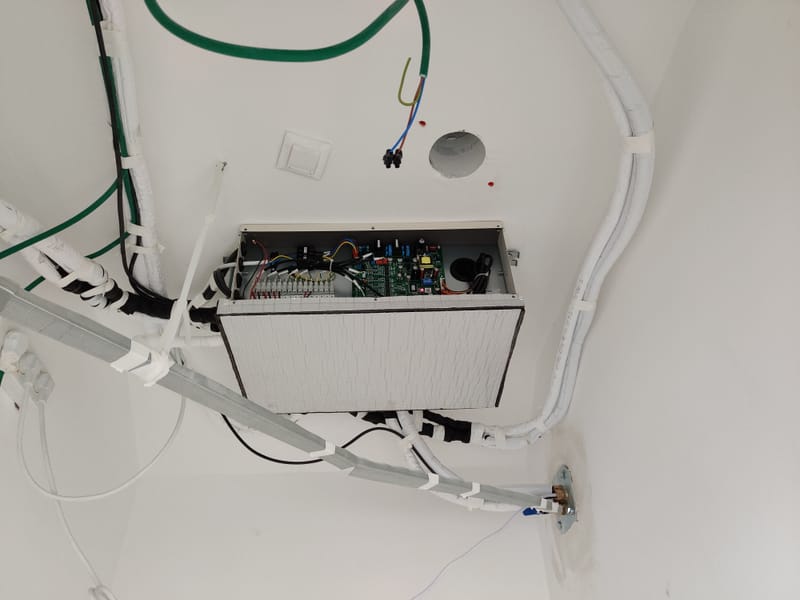 קופסת פיצול של VRF BOX 50 - אדר טק מערכות מיזוג אוויר