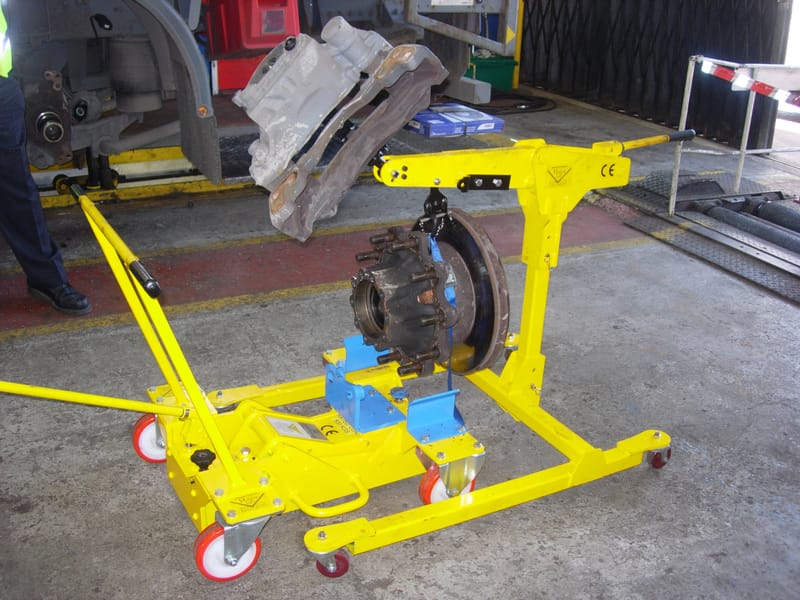 HGV Brake Hub and Caliper lifter