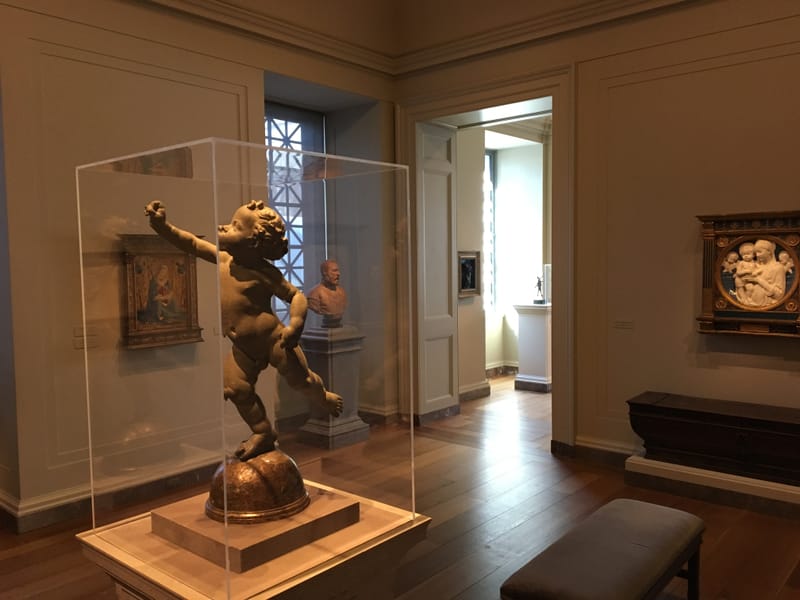 Museum Quality Acrylic Sculpture Box - PlexiBoxes4u