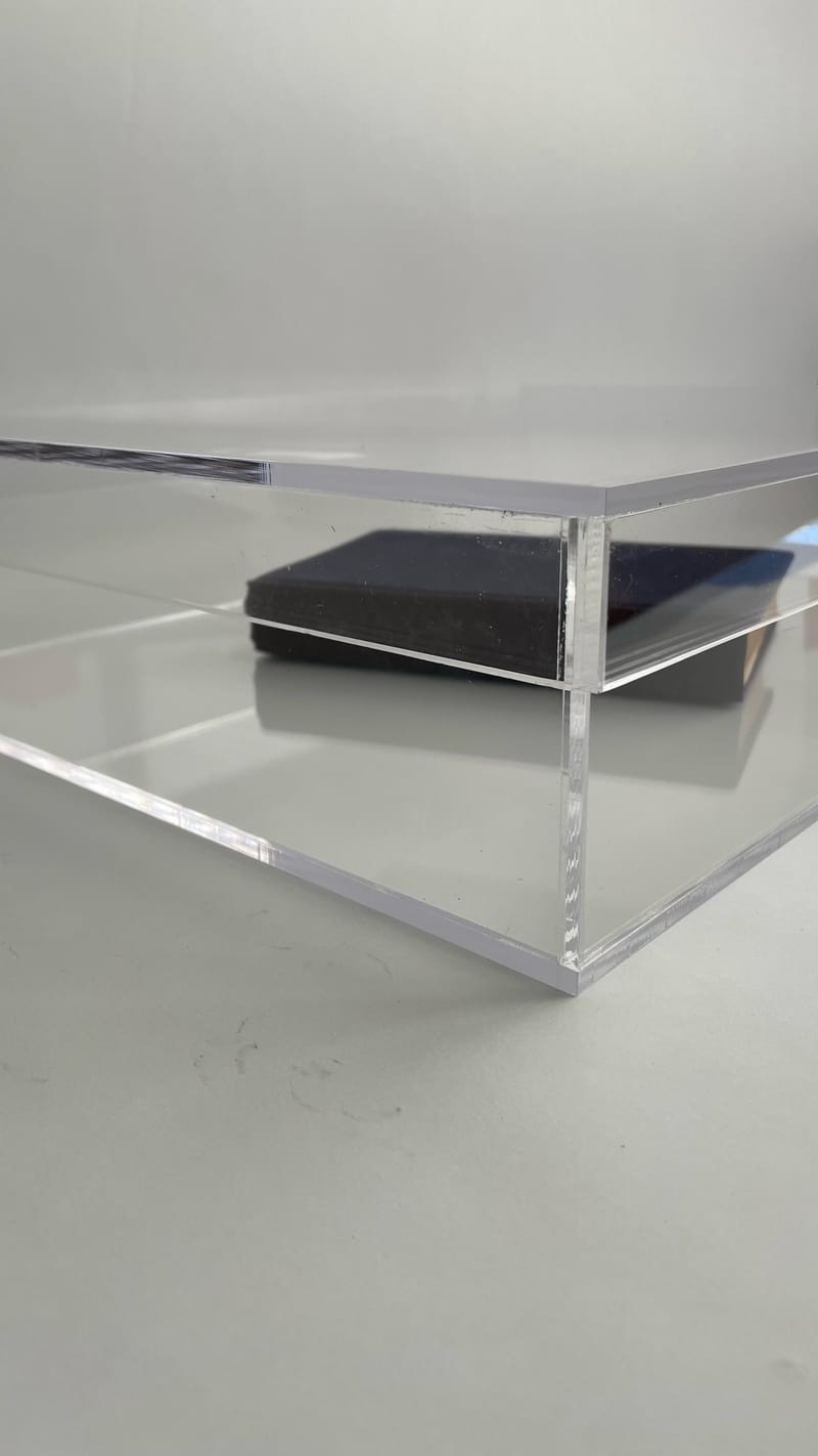 Custom made shoebox style acrylic boxes - PlexiBoxes4u