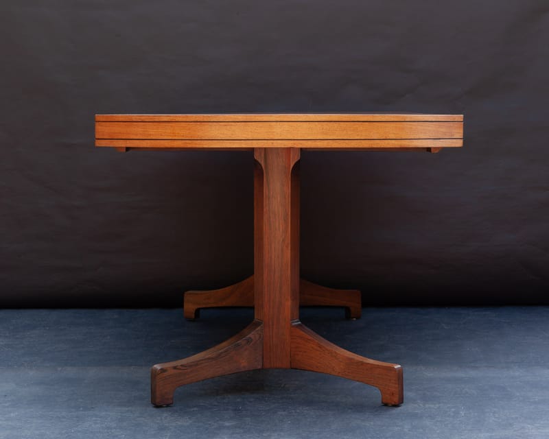 MID CENTURY MODERN SCANDINAVIAN EXTENDING DINING TABLE AND SIX CHAIRS