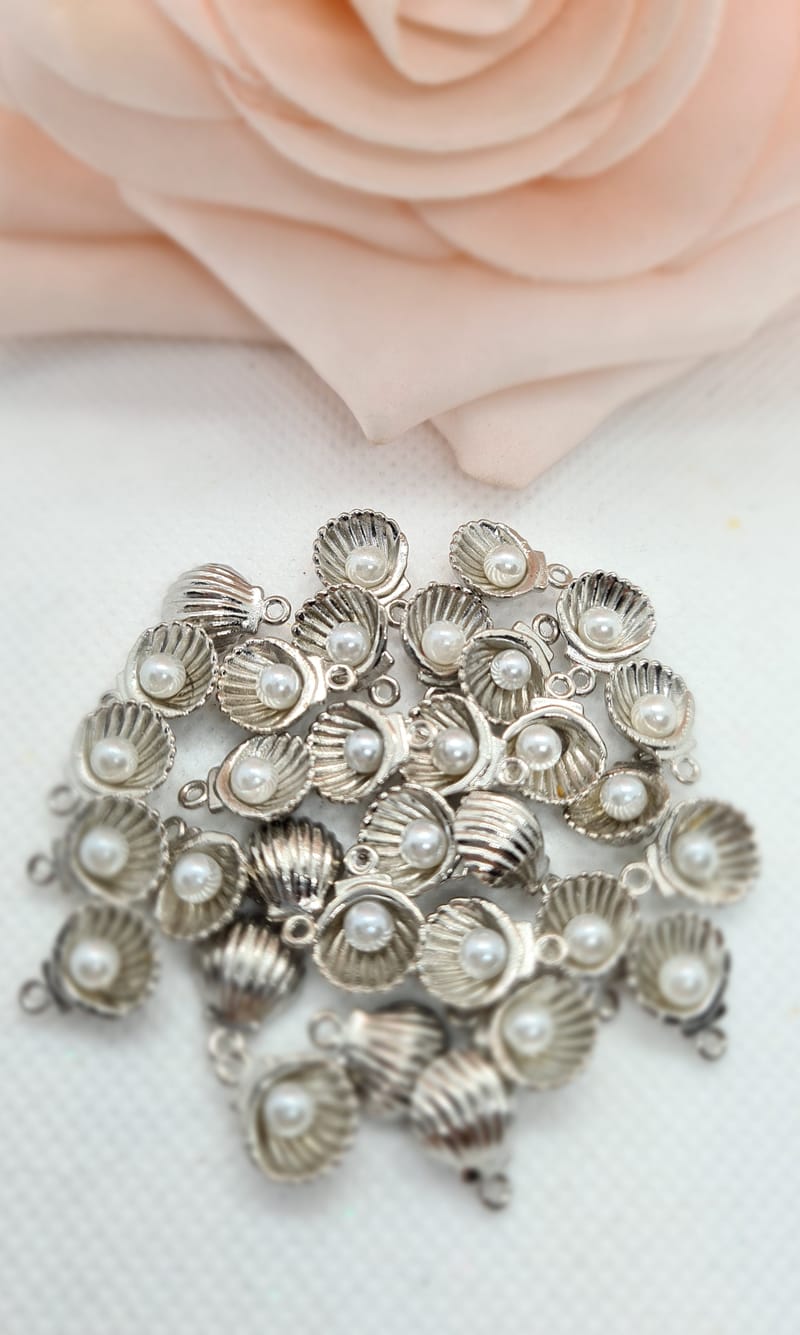 Mini Oyster Shell with Pearls - Blingtastic
