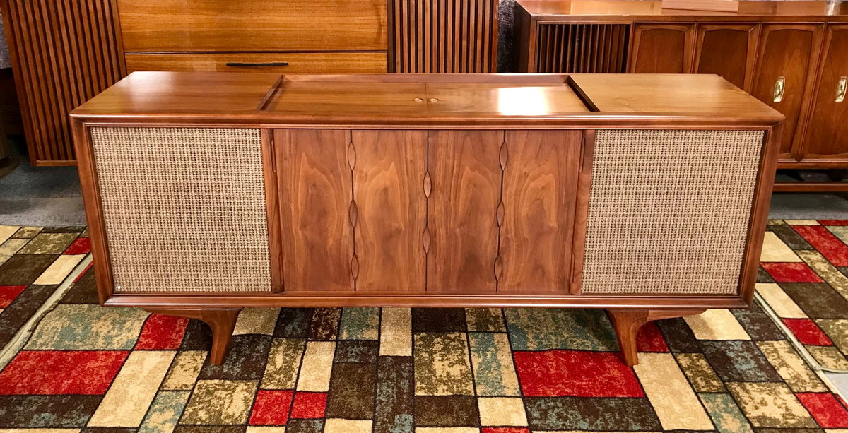 stereo console
