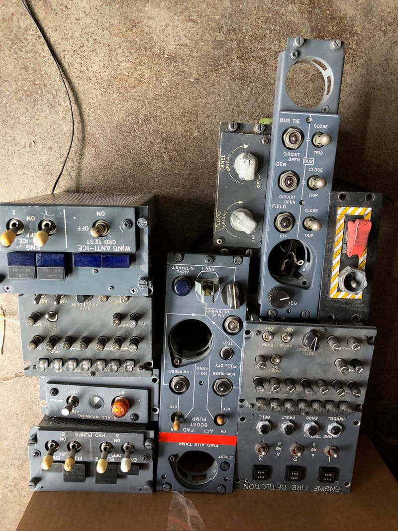 Flight Deck instruments - JAM FILM INC