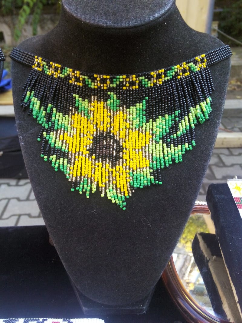 Colier - Traditional Art Design
