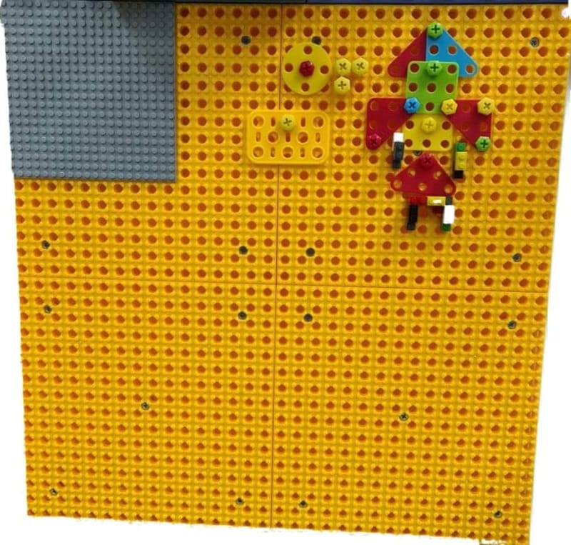 קיר יצירה - לגו הברגה - חנות רובוכיף - במ21 פרויקטים בחינוך