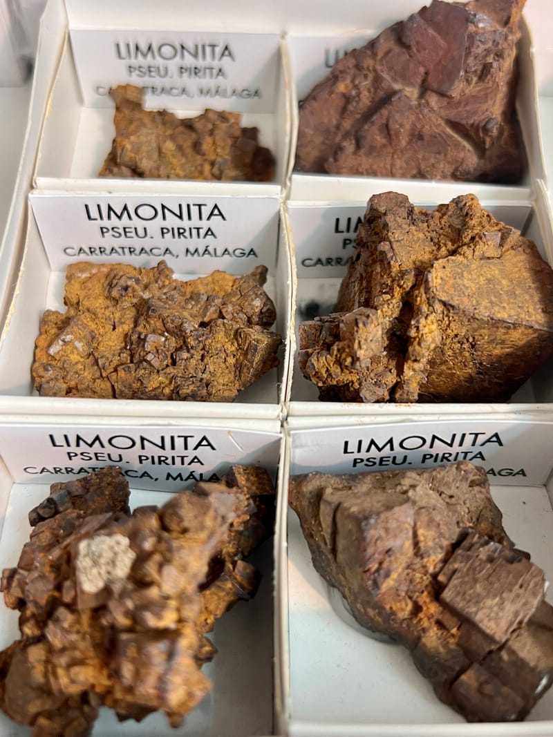 LIMONITA CON STRONTIANITA (MINA LA ORIOLADA, BUSOT, ALICANTE)