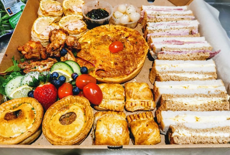 Afternoon Tea Box for 4 with baguettes - fiestabuildabuffet