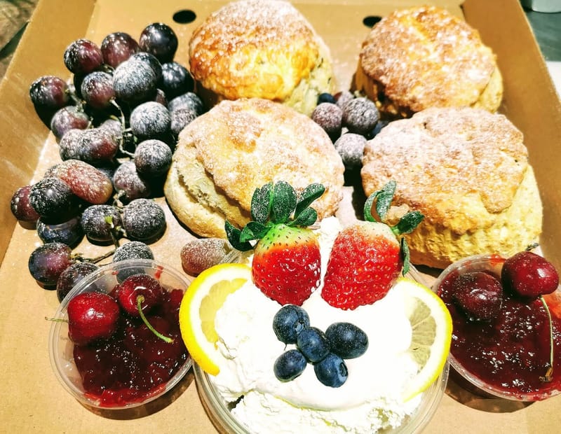 Scone box for 4 - fiestabuildabuffet