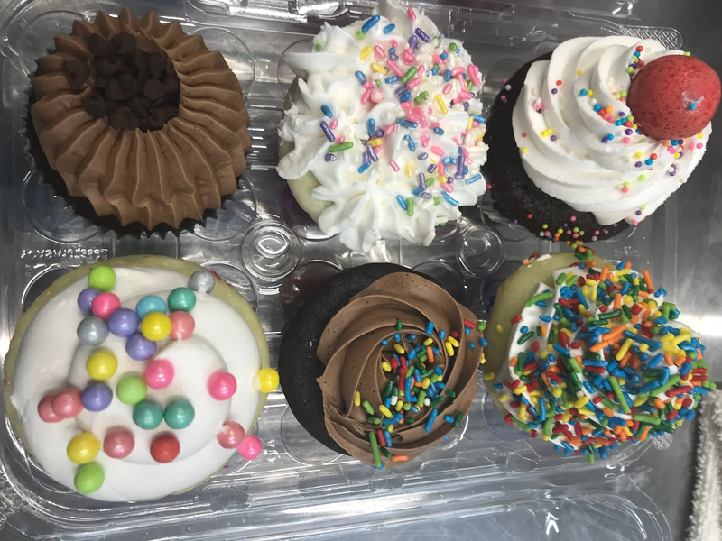 Custom Cup Cakes - Oh, Nyla