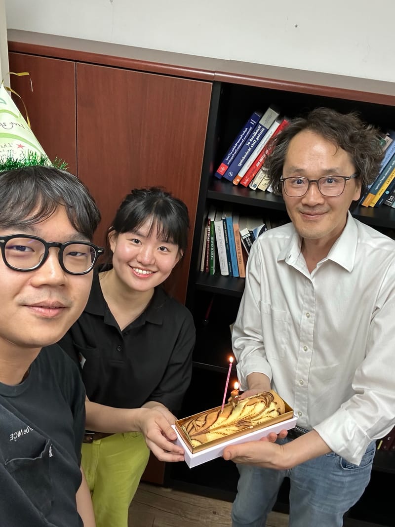 06.03. 23. Happy birthday Professor! - SCL, KAIST. - KAIST SOCIAL COMPUTING LAB