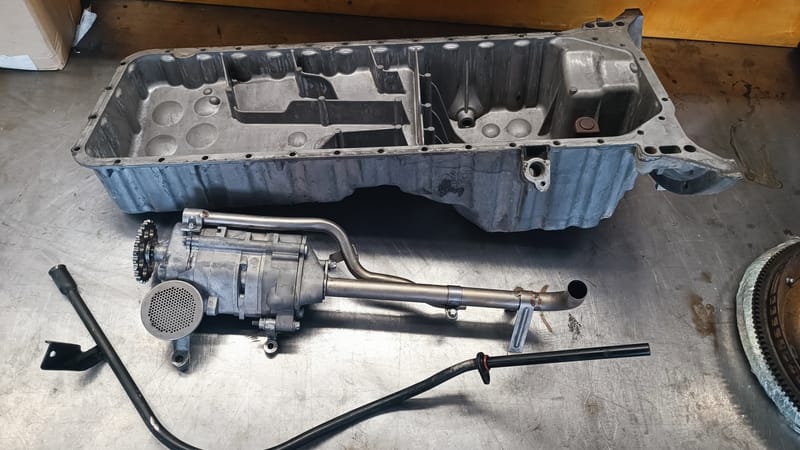 OM606 Rear Sump + Oil Pump + dipstick tube - The Kangaroos Team