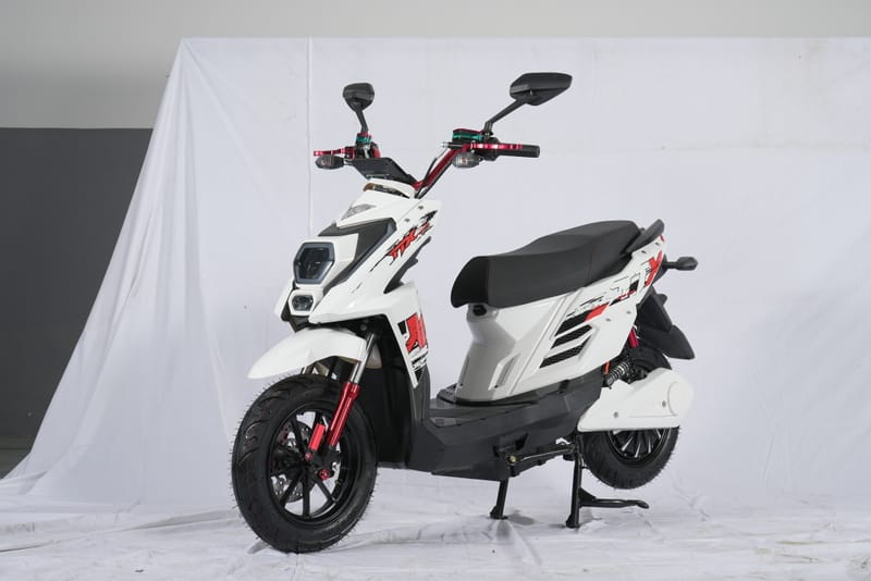 Moto eléctrica modelo TTX 2000 w | Batería de litio extraíble 72v/30ah