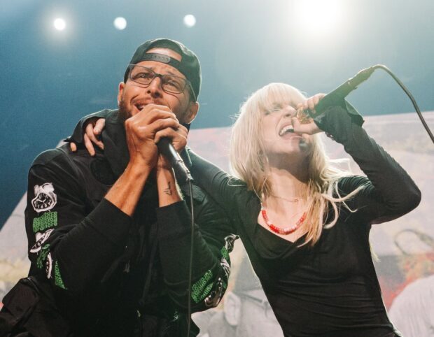 NBA 球星 STEPHEN CURRY 擔任 PARAMORE 表演嘉賓大展歌喉 - 𝗚 𝗠𝗮𝗴𝗮𝘇𝗶𝗻𝗲 | 潮流生活總站💡