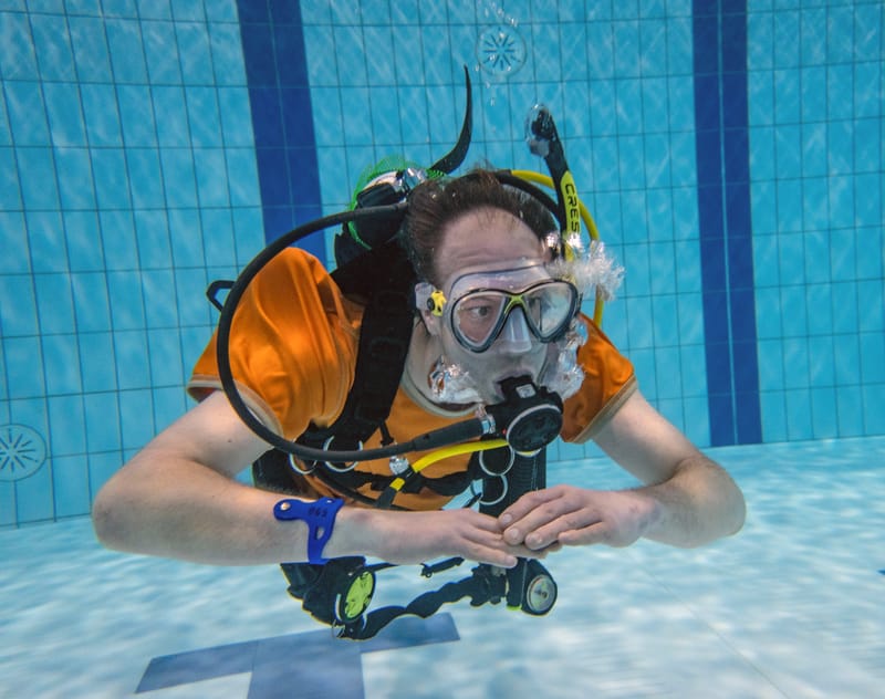 SCUBA DIVER TO OPEN WATER UPGRADE COURSE - SSI, PADI, BSAC & RAID Dive ...