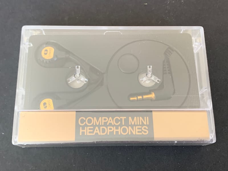Compact mini headphones - Vintage-Cassettes.com