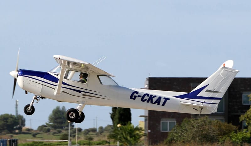 Cheap Flight Hour Building Packages Portugal UK + EASA licence...