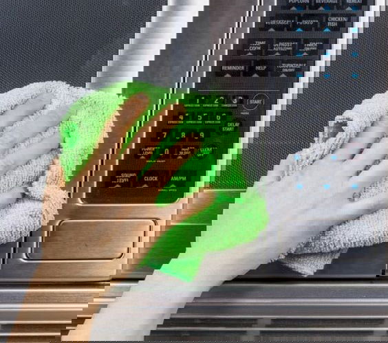 Beyond Splatters Microfiber's Deep Clean Approach to Microwaves - KINGMAX