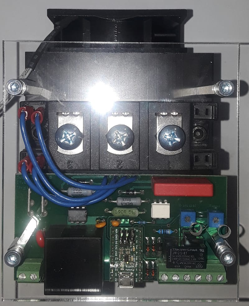 Arrancador suave para motor mono-fásico