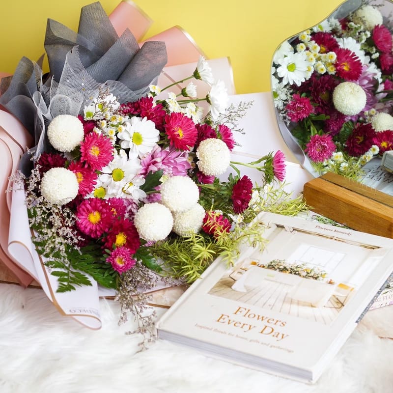 Casa Blanca D - Vindeco Florist