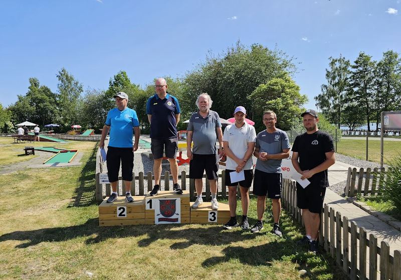 Segrande Carrö stod pall i hettan.