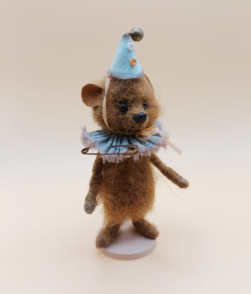 Christopher the clown bear - Bearytales by Mireille