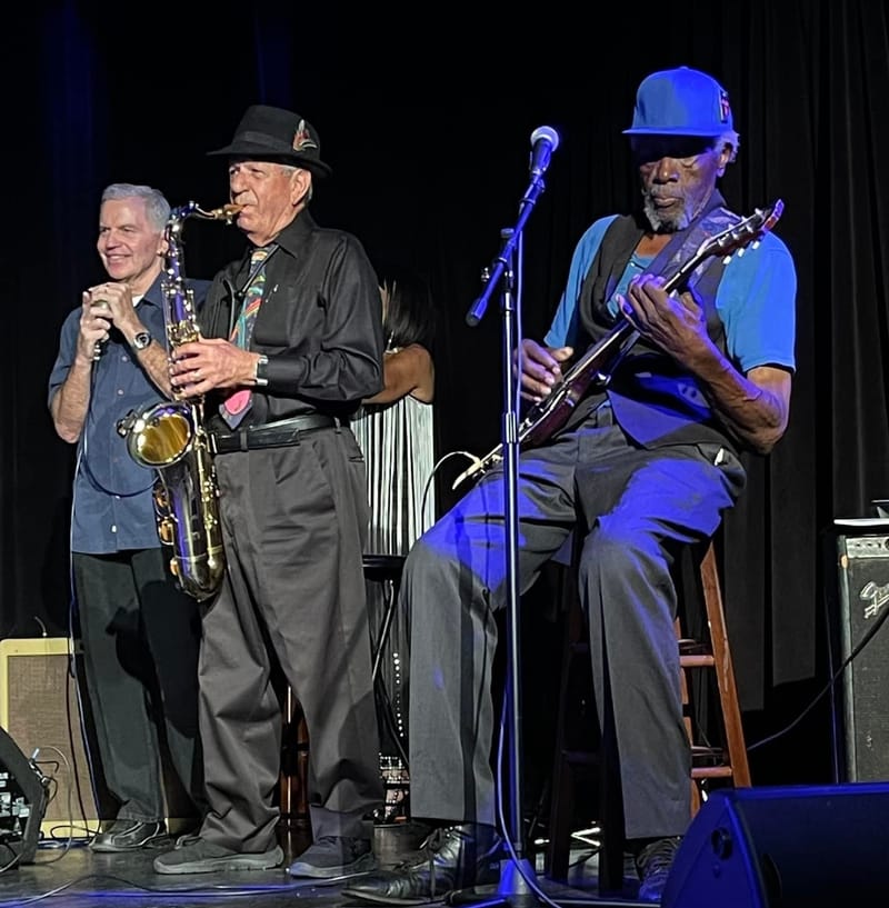 Ray Reed & Gator on stage - Gallery image 24 of 40...