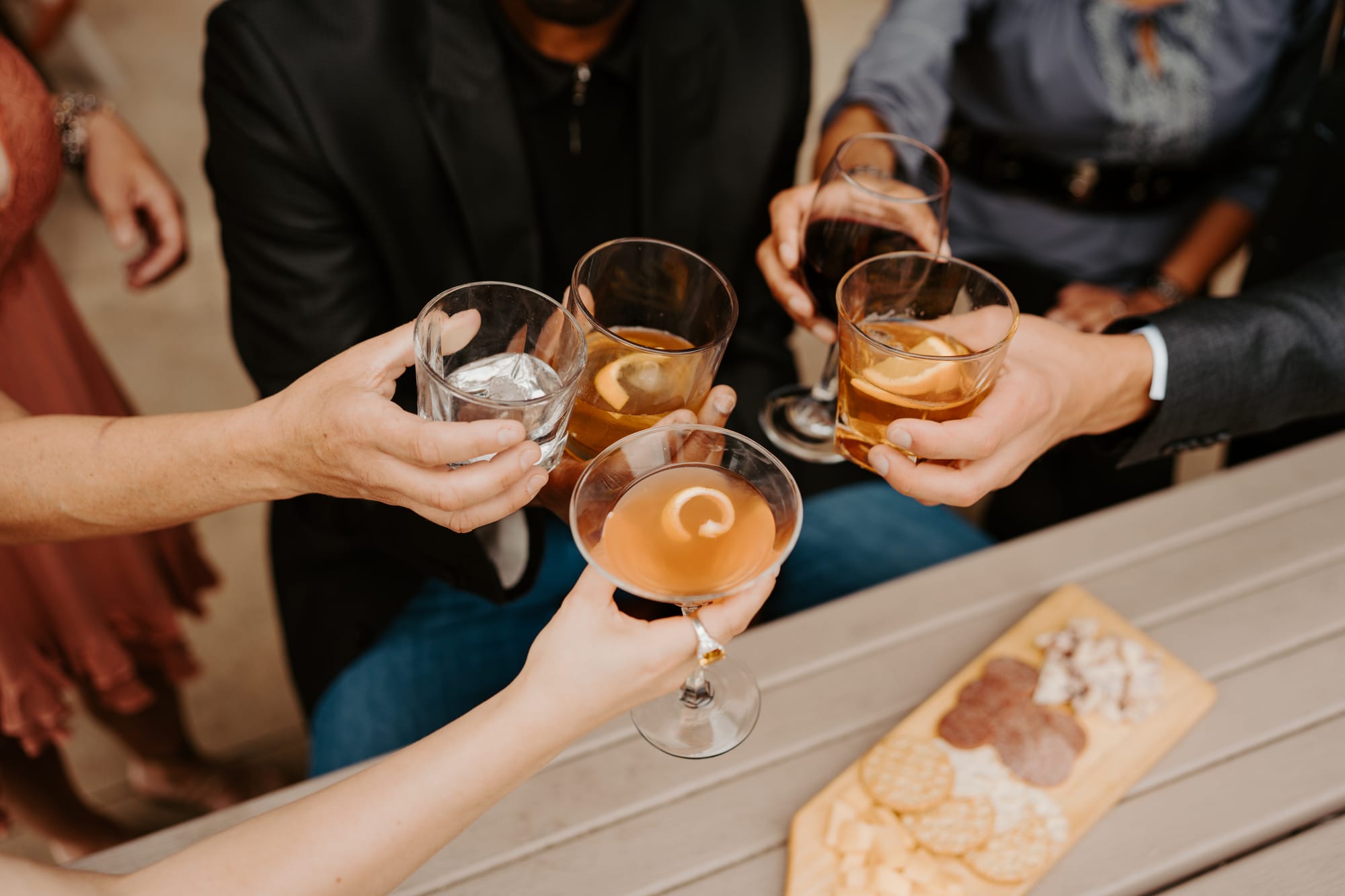 The Cabin Pub - Come for the cocktails& stay for the view at