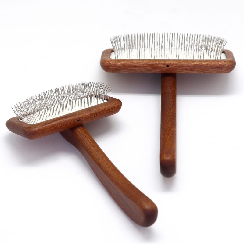 CURVE HANDLE EXTRA SOFT PIN SLICKER BRUSH - Fabi Design