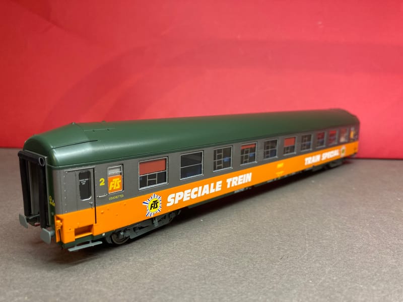 Roco 45590 HO - fourgon à bagages MC76 Corail logo casquette sncf -2 ...